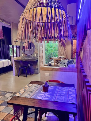 Suite Design | Sala de estar | Televisor de 65 polegadas com canais via satélite