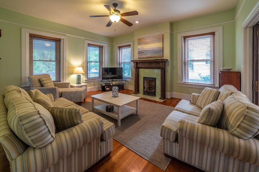 Classically Current - Chesapeake Properties - Virginia