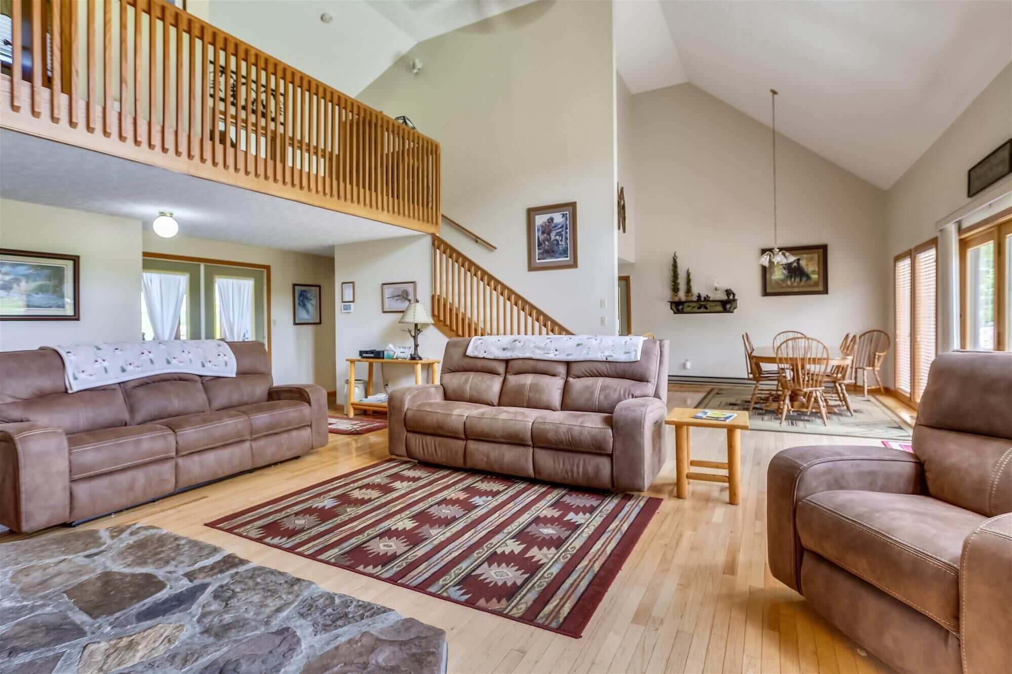 Skidåkare, Cyklister, Båtfolk, Vandrare, Till Rock Wall Inn! - Davis, WV