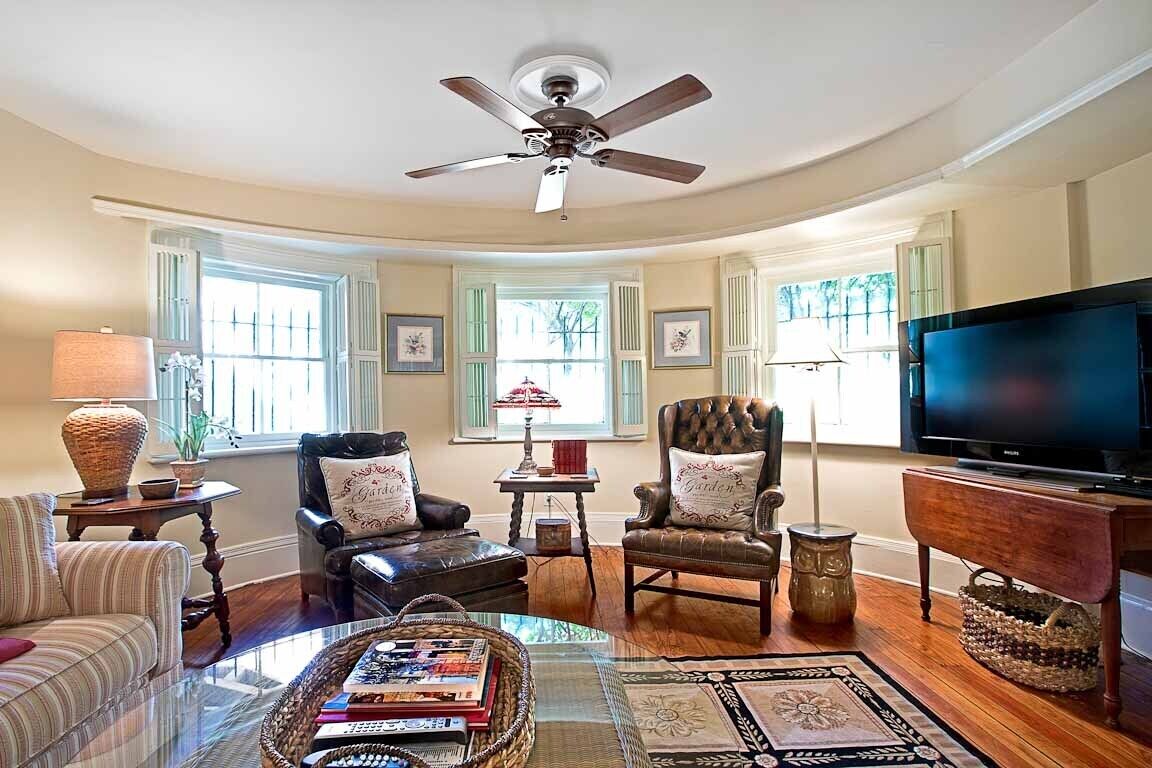 Quédate Con Lucky Savannah: Casa A Nivel De Jardín A 2 Cuadras Del Forsyth Park - Savannah, GA