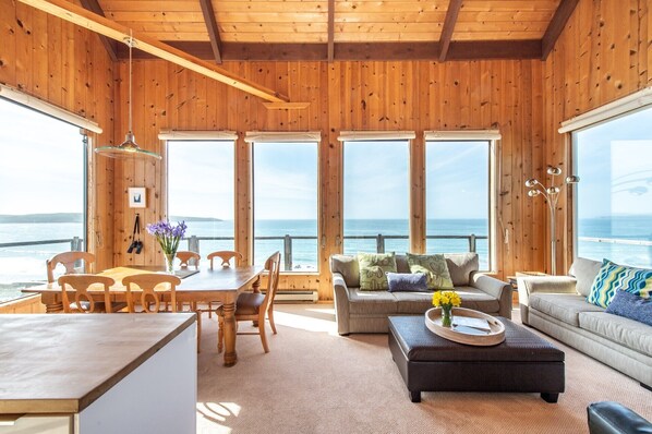 Breaking Waves -Book 3+ nights, get 20% Off 1 Night! Walk to beach ...