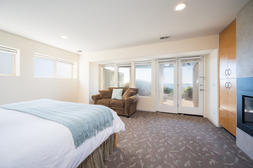 Majestic Rental On Moonstone Beach Directly Across From The Boardwalk! - Cambria, CA