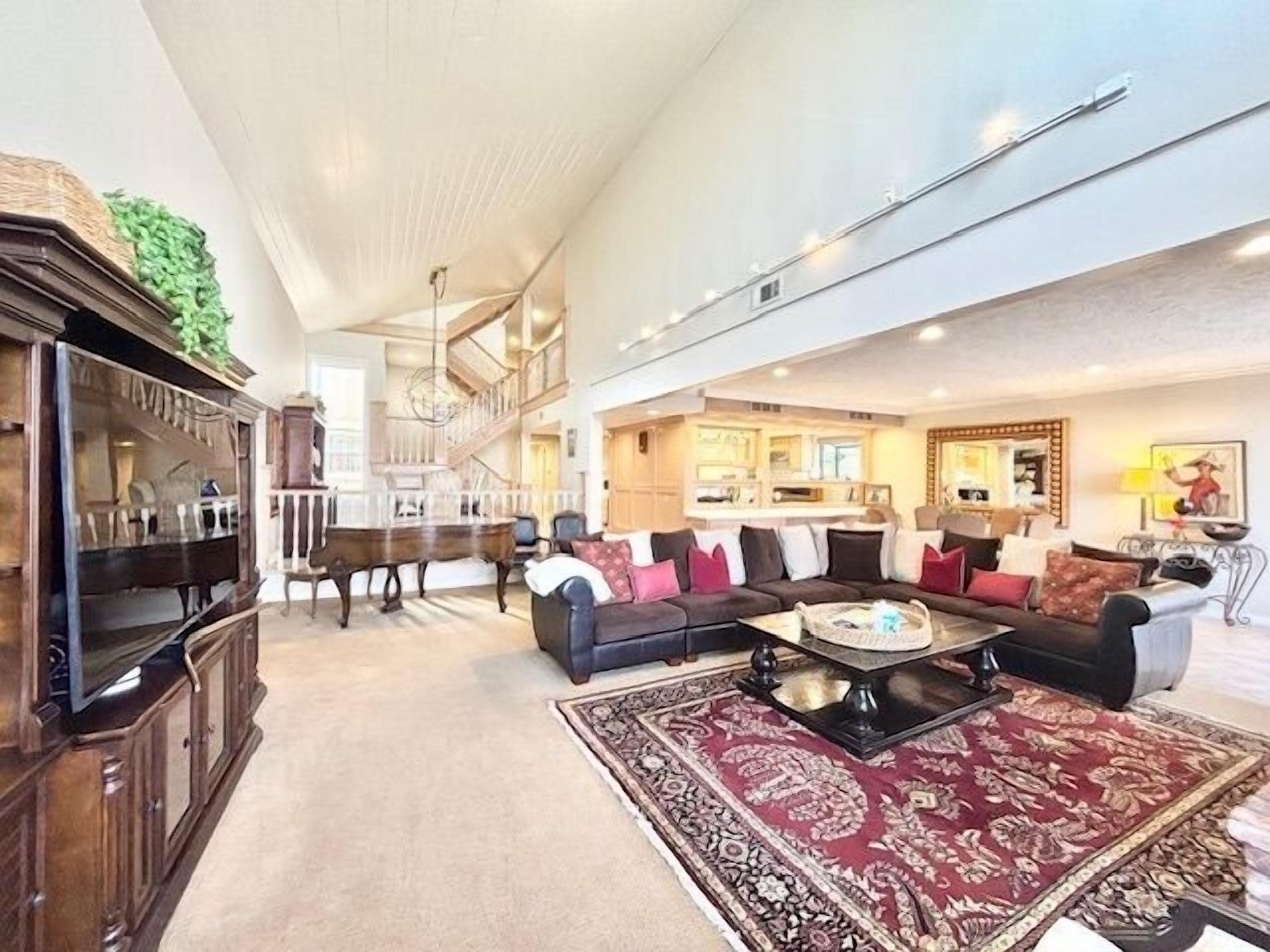 4035r Marina Mansion - Oxnard, CA