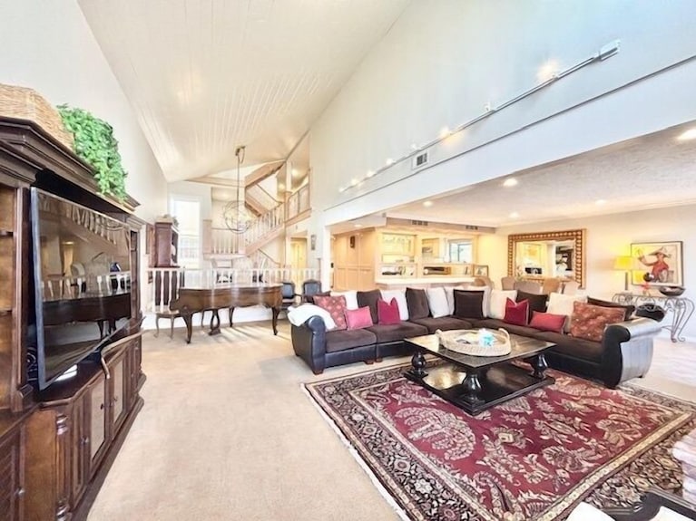 4035r Marina Mansion - Oxnard, CA