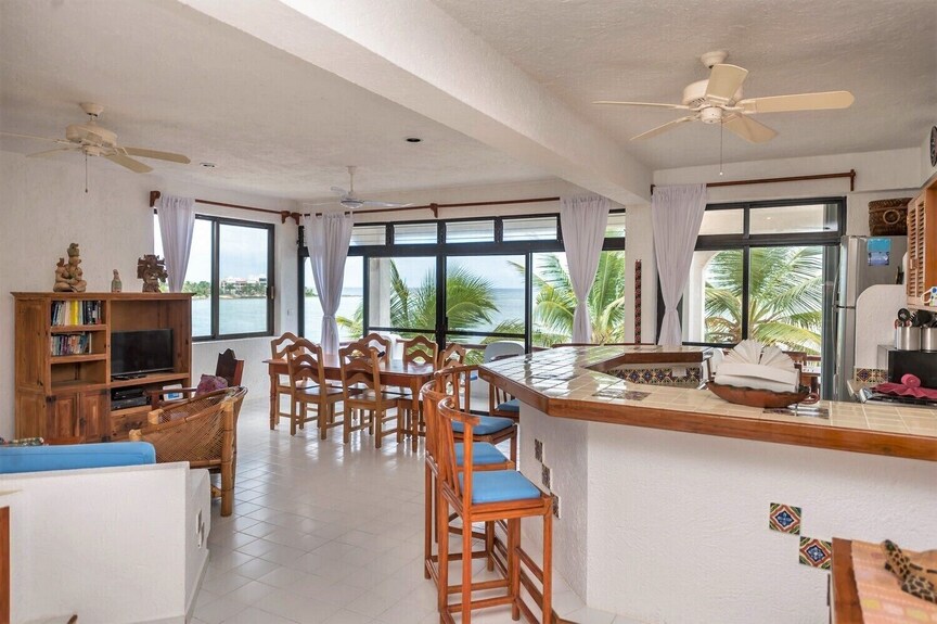 Spacious With Beautiful Upper Level Views Of Half Moon Bay! - Akumal