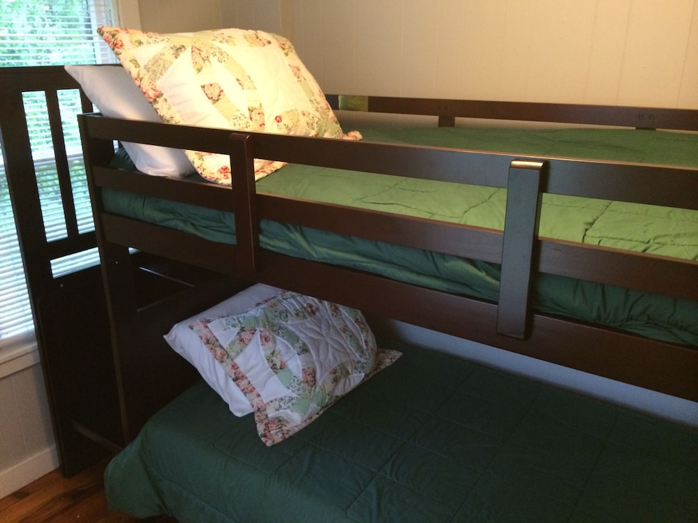 1 Mile To Beach, 2br, 1 Ba, Sleeps 6 - 羅德島州