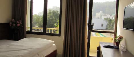 Quarto Duplo ou Twin Deluxe | Minibar, cofre no quarto, secretária, Wi-fi grátis