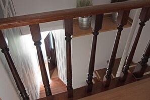 Dúplex Familiar, 1 quarto, 2 casas de banho, no piso executivo | Escadas