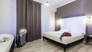 Quarto Duplo Standard, 1 cama de casal e sofá-cama | Cofre com capacidade para portátil, secretária
