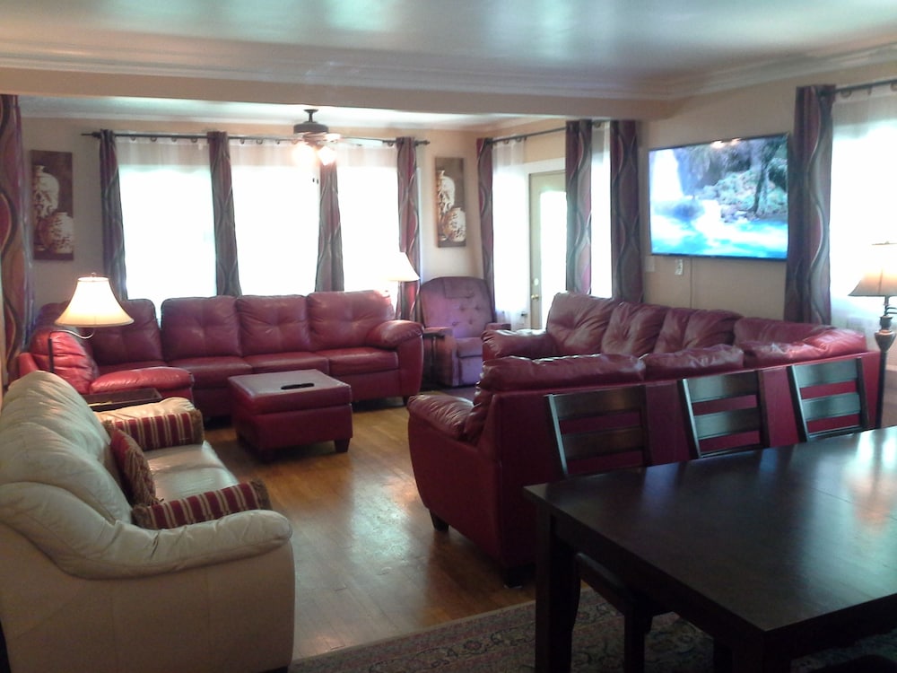 Jarvis Edgewater Park & Beach 5bd Villa - Cleveland, OH