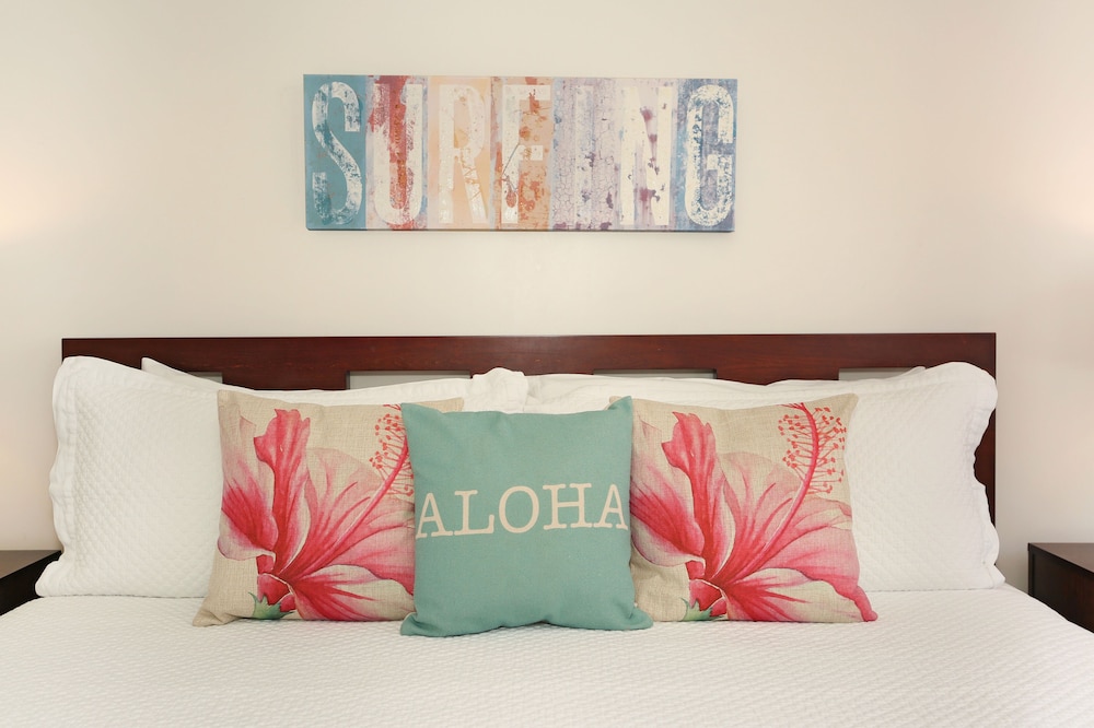 Partial Ocean View, One-bedroom With Ac, Wi-fi, Parking, Short Walk To Beach! - Kailua, HI