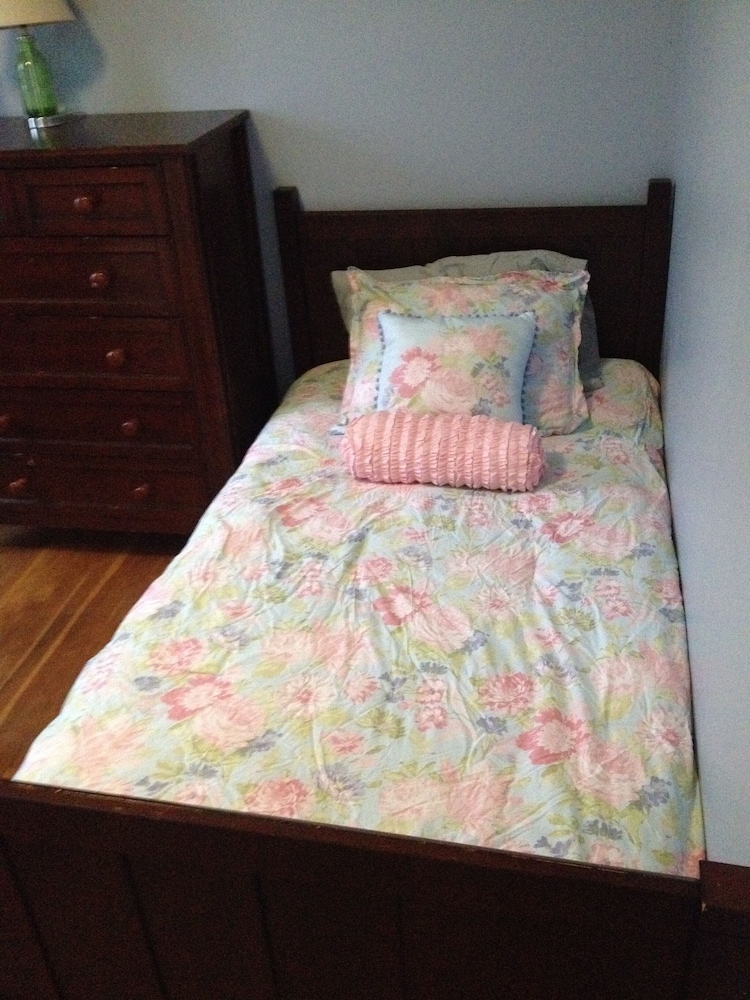 Beach Cottage 1 Mile From Weekapaug & Misquamicut - Rhode Island