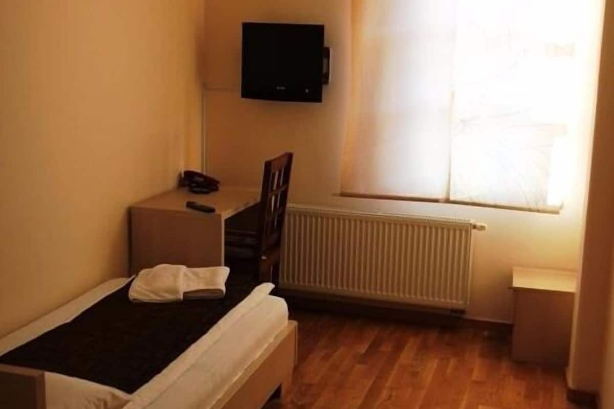 Quarto Individual | Secretária, berços/camas para crianças grátis, Wi-fi grátis