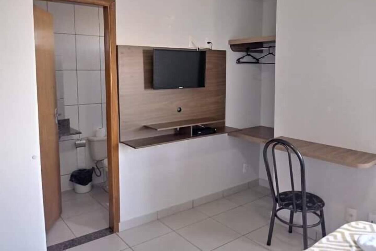 Ferros/tábuas de passar roupa, Wi-Fi de cortesia, roupa de cama