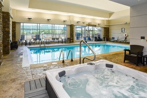 Piscina interna, piscina externa sazonal