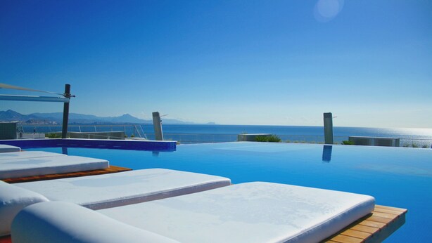 Piscina infinita