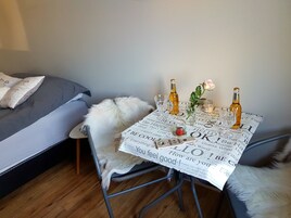 Estúdio Básico | Refeições no quarto