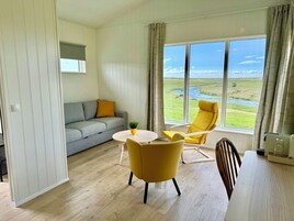 Cabana, vista para o rio | Escrivaninha, espaço de trabalho para notebook, Wi-Fi de cortesia