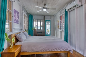 Quarto Básico | Cortinas/cortinados opacos, Wi-fi grátis, roupa de cama fornecida 