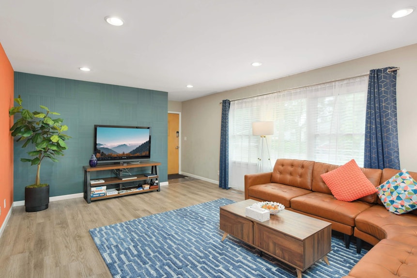 Your Private Retro Retreat - Unbeatable Location. Mega Mall, Airport, River - Minneapolis, MN