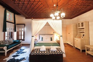 Quarto Deluxe | Minibar, cofre no quarto, quartos insonorizados, ferro/tábua de engomar 