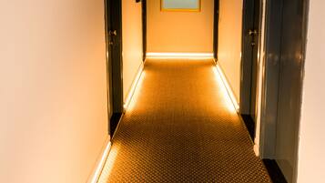 Quarto Standard, 1 quarto, não fumadores, Vista para a cidade | Roupa de alta qualidade, minibar, secretária, quartos insonorizados