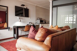 Quarto executivo, 1 quarto | Cofres nos quartos, escrivaninha, espaço de trabalho para notebook