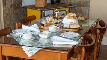 Pequeno-almoço tipo buffet diário incluído
