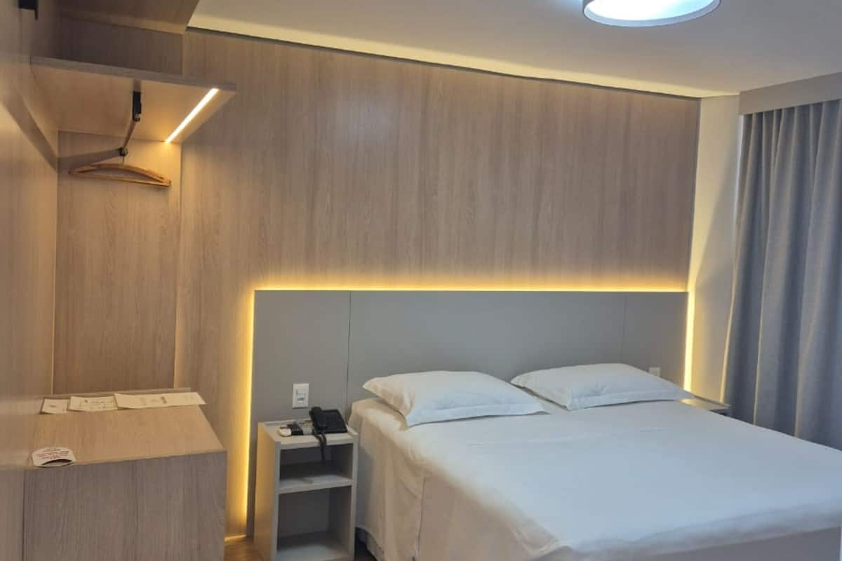 Quarto Duplo Superior | Minibar, cofre no quarto, cortinas/cortinados opacos, Wi-fi grátis