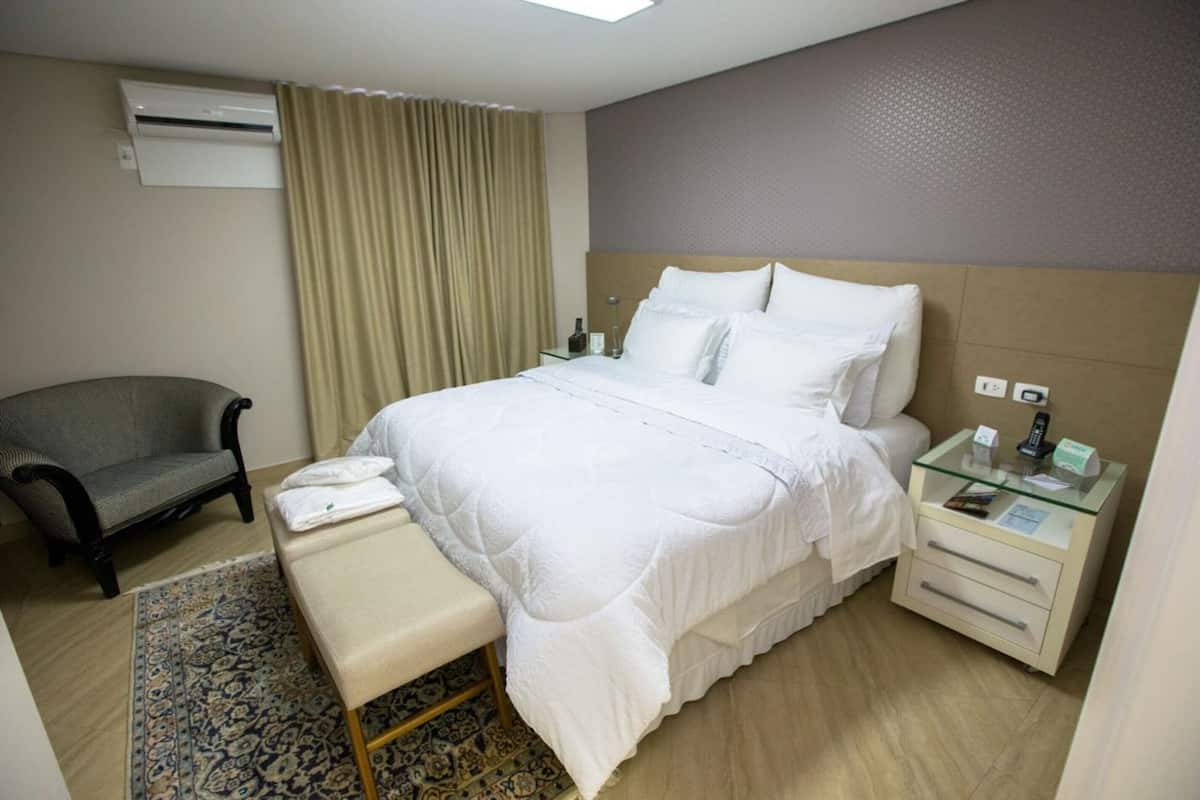 Quarto Lua de Mel | Minibar, cofre no quarto, cortinas/cortinados opacos, Wi-fi grátis