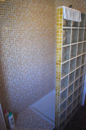 Quarto casal de uso individual | Chuveiro