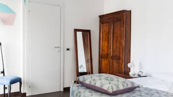 Quarto Individual Comfort, 1 cama individual extragrande, casa de banho privativa | Roupa hipoalergénica, edredões de penas, com decoração personalizada