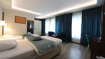 Roupa de alta qualidade, minibar, secretária
