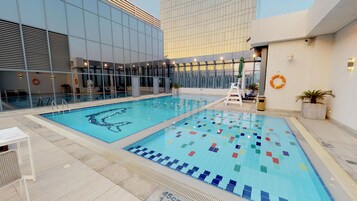 Piscina exterior sazonal 