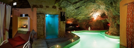 Sauna, banheira de hidromassagem, banho turco, massagens . Antica Masseria Rottacapozza