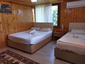 Quarto Quádruplo | Roupa de alta qualidade, cofre no quarto, quartos insonorizados 