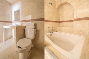 Quarto Superior | Casa de banho | Uma combinação polibã/banheira, artigos de higiene pessoal grátis