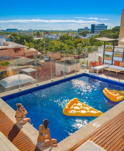 Nomads Hotel & Rooftop pool