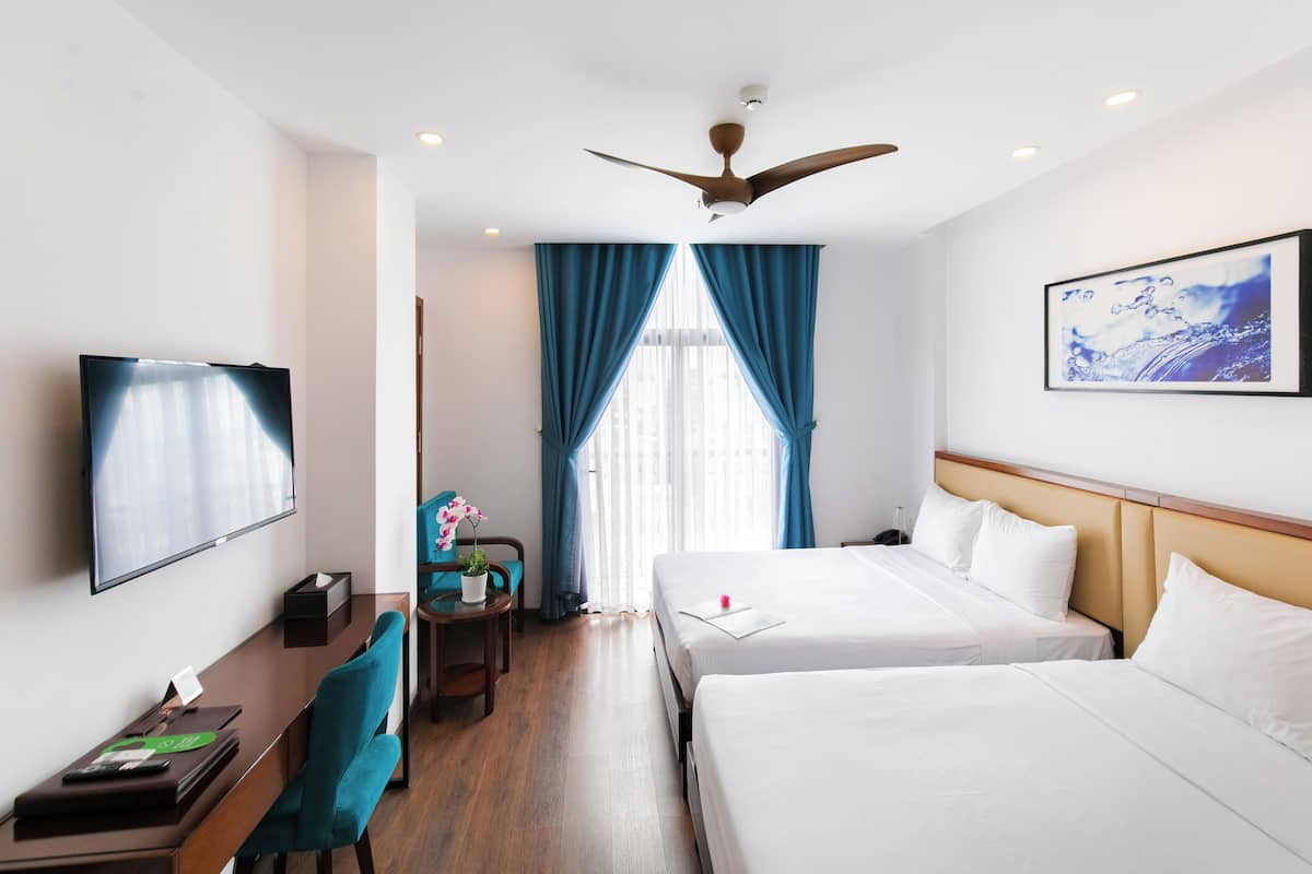 Quarto Twin Deluxe, varanda, Vista para a cidade | 1 quarto, roupa de alta qualidade, camas de colchão viscoelástico