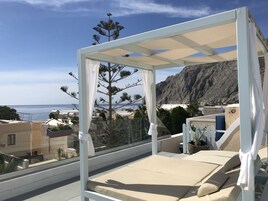 Apartamento, 2 quartos (Maisonette with Plunge Pool) | Cofres nos quartos, escrivaninha, quartos à prova de som