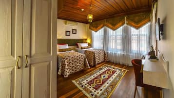 Quarto casal ou duplo standard | Frigobar, cofres nos quartos, escrivaninha, berços grátis