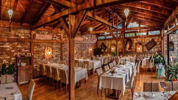 Café da manhã, almoço e jantar