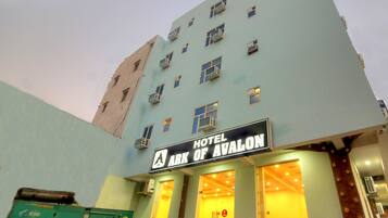 Fachada do alojamento (tarde/noite)