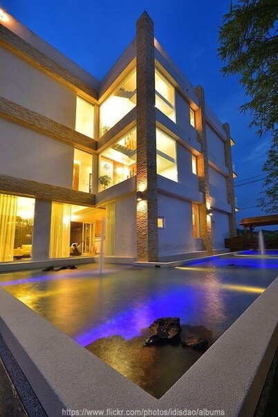 Xianel Vacation Chateau