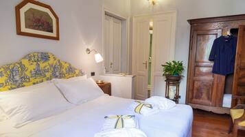 Quarto casal ou duplo conforto (Il mestiere di vivere) | Roupas de cama premium, edredons de pluma, escrivaninha