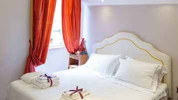 Quarto casal ou duplo luxo (La Stanza di Cesare Pavese) | Roupas de cama premium, edredons de pluma, escrivaninha