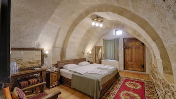 Quarto Duplo | Minibar, cofre no quarto, secretária, ferro/tábua de engomar