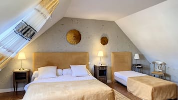 Quarto Triplo Familiar, vista para o jardim (Nymphéa) | Roupa de alta qualidade, com decoração personalizada