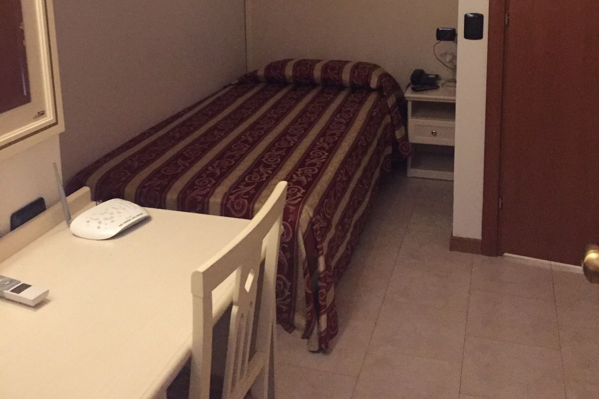 Quarto clássico | Frigobar (abastecido com alguns itens grátis), cofres nos quartos