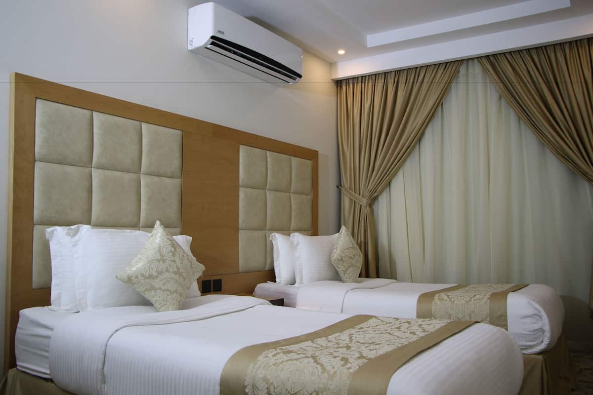 Quarto casal ou duplo superior, para fumantes | 1 quarto, roupas de cama premium, frigobar, cofres nos quartos